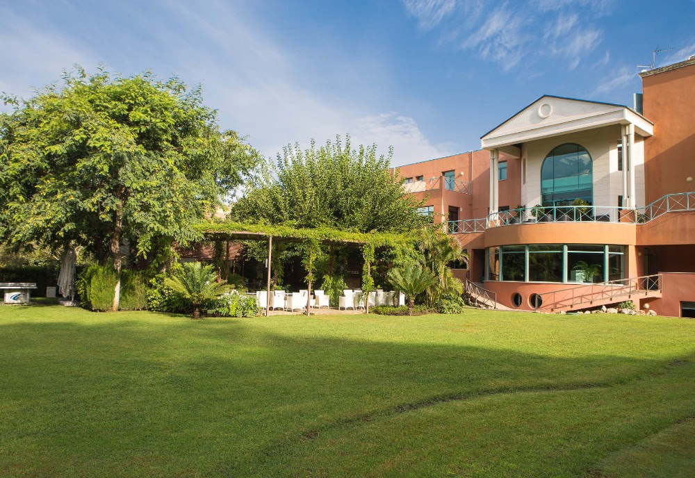 Les Roches actualiza su título de grado y aumenta su oferta formativa ...