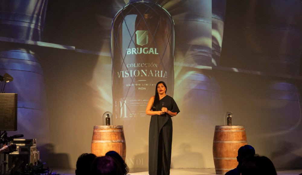 Ron Brugal presenta Brugal Colección Visionaria Edición 01 en un evento ...